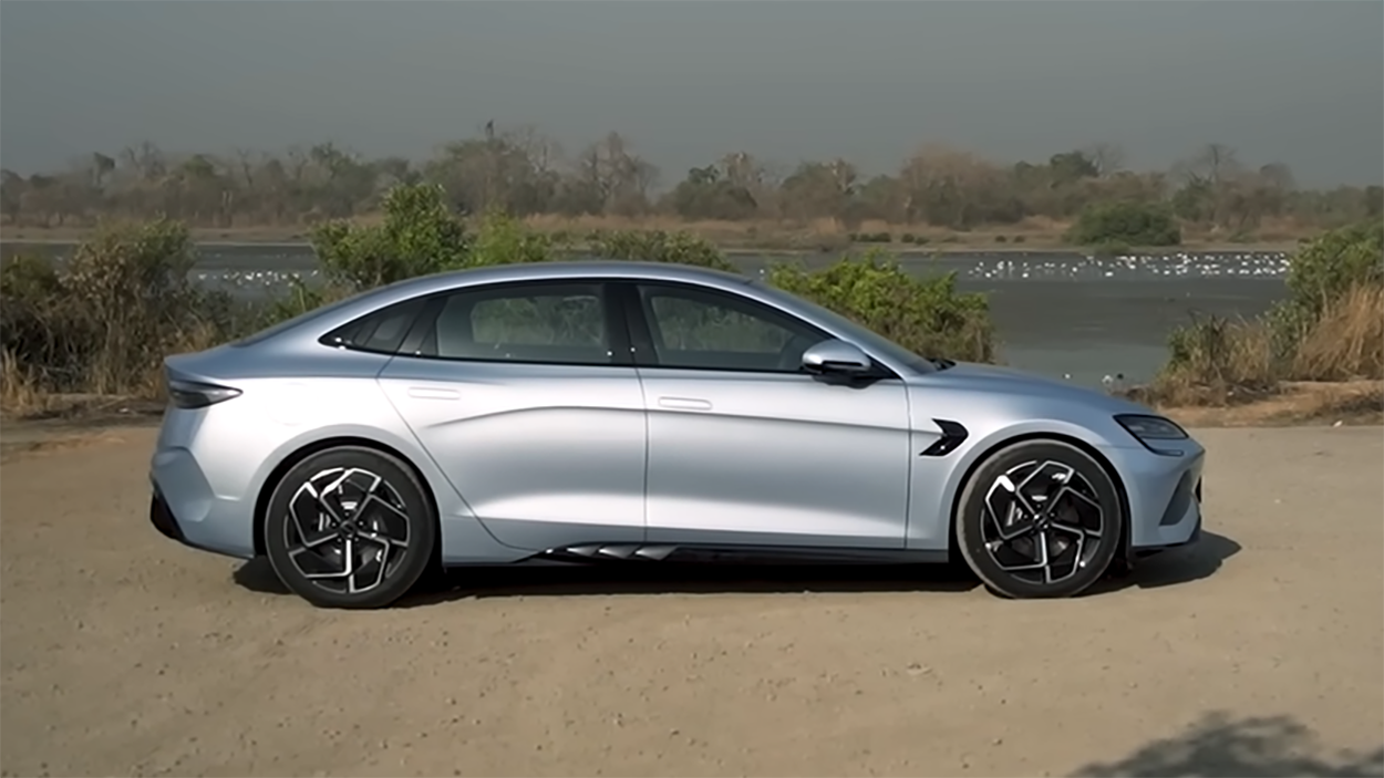 Mercedes EV Car – Price, Range & Features in India 2025.